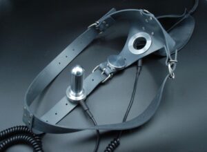 Serious Kit - Femdom Mistress Jennifer Carter Top Domina in Berlin